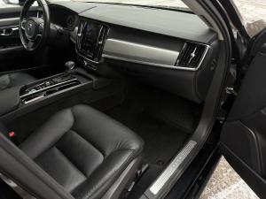 Black Volvo V90 2018 in Riga, with an engine capacity of 2.00 L and mileage of 164 thousand km for 6500 €, photo 12 on AUTOMOTO.COM.LV