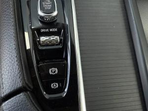 Black Volvo V90 2018 in Riga, with an engine capacity of 2.00 L and mileage of 164 thousand km for 6500 €, photo 17 on AUTOMOTO.COM.LV
