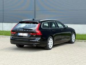 Black Volvo V90 2018 in Riga, with an engine capacity of 2.00 L and mileage of 242 thousand km for 12900 €, photo 5 on AUTOMOTO.COM.LV