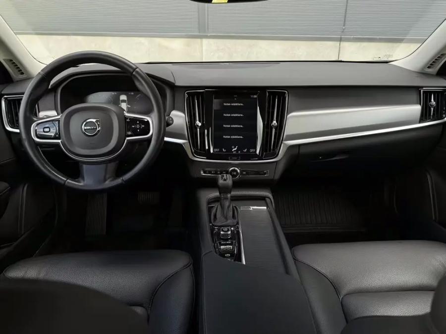 Black Volvo V90 2018 in Riga, with an engine capacity of 2.00 L and mileage of 242 thousand km for 12900 €, photo 8 on AUTOMOTO.COM.LV
