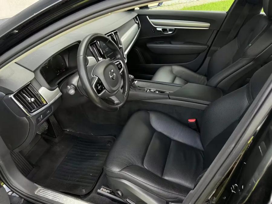 Black Volvo V90 2018 in Riga, with an engine capacity of 2.00 L and mileage of 242 thousand km for 12900 €, photo 9 on AUTOMOTO.COM.LV