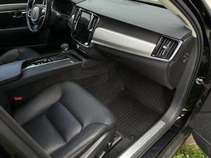 Black Volvo V90 2018 in Riga, with an engine capacity of 2.00 L and mileage of 242 thousand km for 12900 €, photo 10 on AUTOMOTO.COM.LV