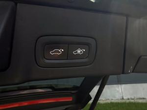 Black Volvo V90 2018 in Riga, with an engine capacity of 2.00 L and mileage of 242 thousand km for 12900 €, photo 13 on AUTOMOTO.COM.LV