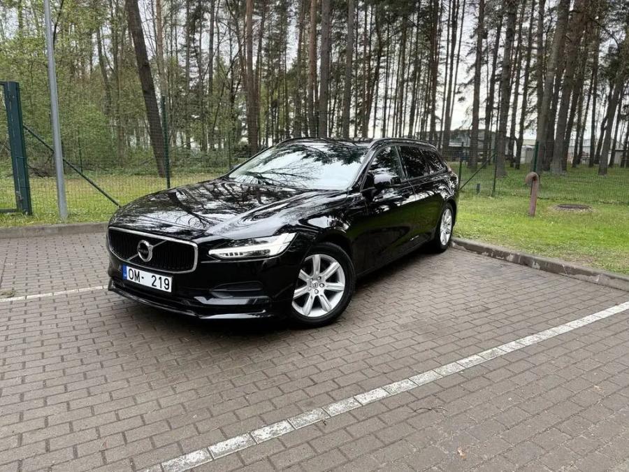 Black Volvo V90 2018 in Riga, with an engine capacity of 2.00 L and mileage of 164 thousand km for 13900 €, photo 1 on AUTOMOTO.COM.LV