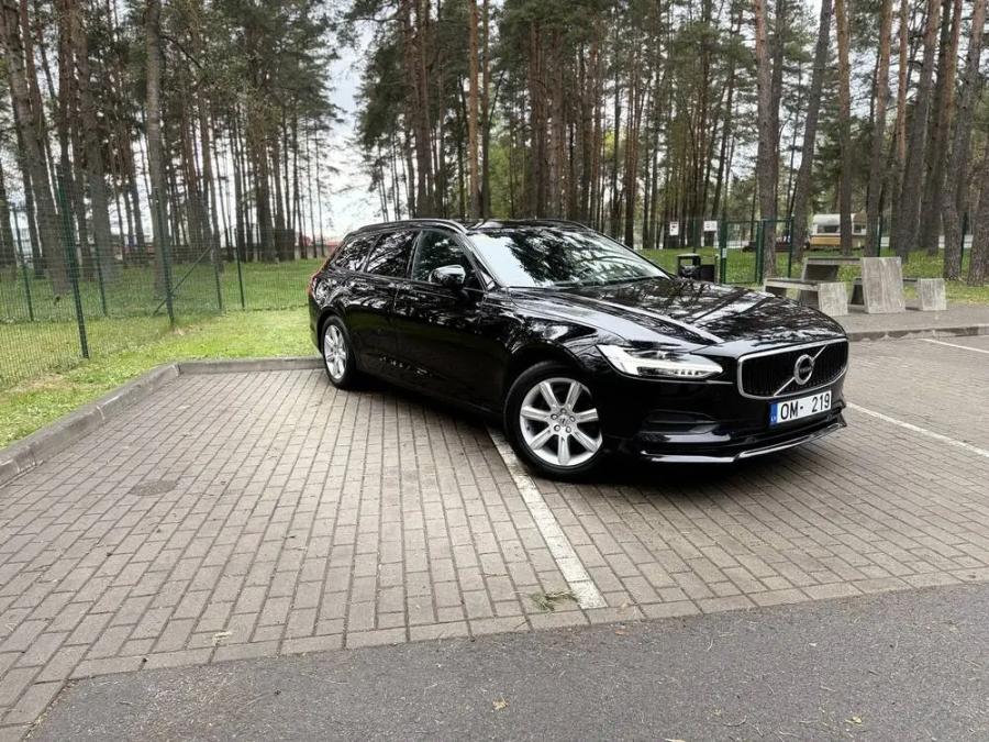 Black Volvo V90 2018 in Riga, with an engine capacity of 2.00 L and mileage of 164 thousand km for 13900 €, photo 3 on AUTOMOTO.COM.LV