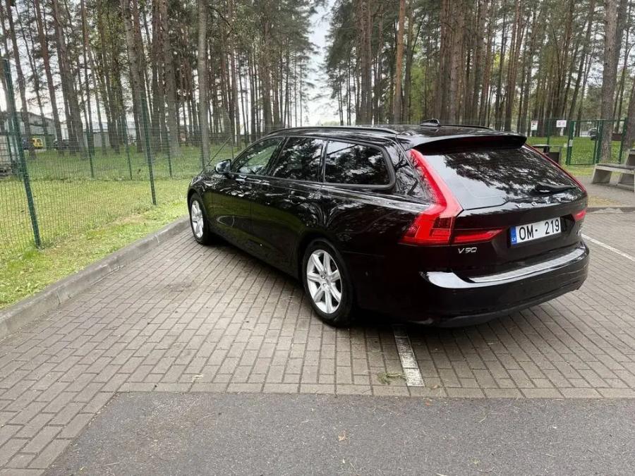 Black Volvo V90 2018 in Riga, with an engine capacity of 2.00 L and mileage of 164 thousand km for 13900 €, photo 7 on AUTOMOTO.COM.LV
