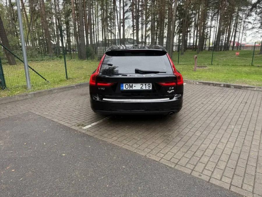 Black Volvo V90 2018 in Riga, with an engine capacity of 2.00 L and mileage of 164 thousand km for 13900 €, photo 8 on AUTOMOTO.COM.LV