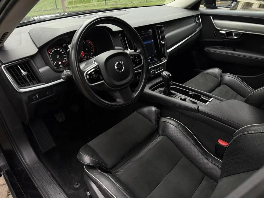 Black Volvo V90 2018 in Riga, with an engine capacity of 2.00 L and mileage of 164 thousand km for 13900 €, photo 10 on AUTOMOTO.COM.LV