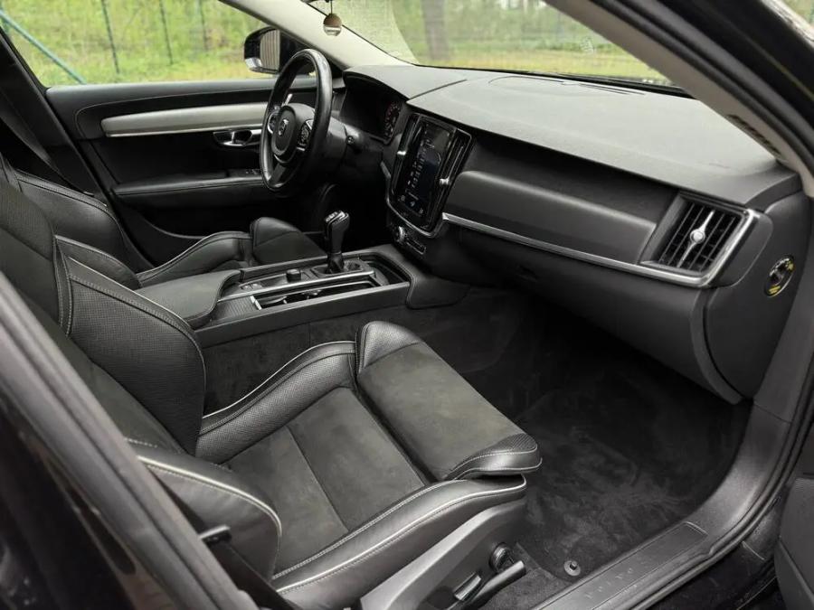 Black Volvo V90 2018 in Riga, with an engine capacity of 2.00 L and mileage of 164 thousand km for 13900 €, photo 11 on AUTOMOTO.COM.LV