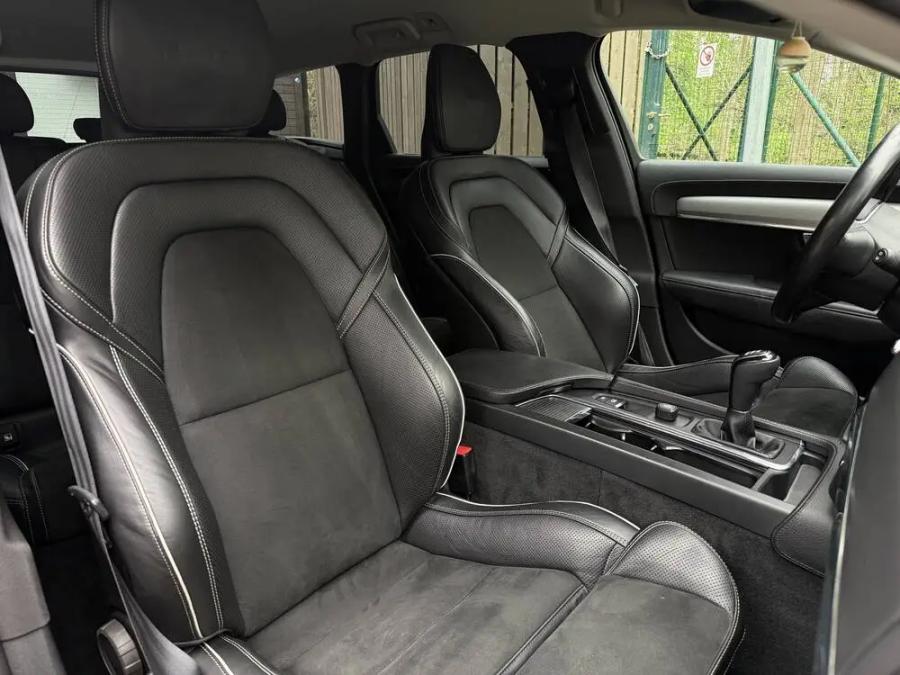 Black Volvo V90 2018 in Riga, with an engine capacity of 2.00 L and mileage of 164 thousand km for 13900 €, photo 12 on AUTOMOTO.COM.LV