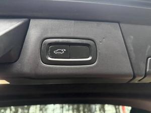 Black Volvo V90 2018 in Riga, with an engine capacity of 2.00 L and mileage of 164 thousand km for 13900 €, photo 17 on AUTOMOTO.COM.LV