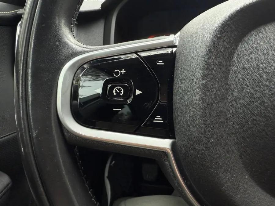Black Volvo V90 2018 in Riga, with an engine capacity of 2.00 L and mileage of 164 thousand km for 13900 €, photo 21 on AUTOMOTO.COM.LV