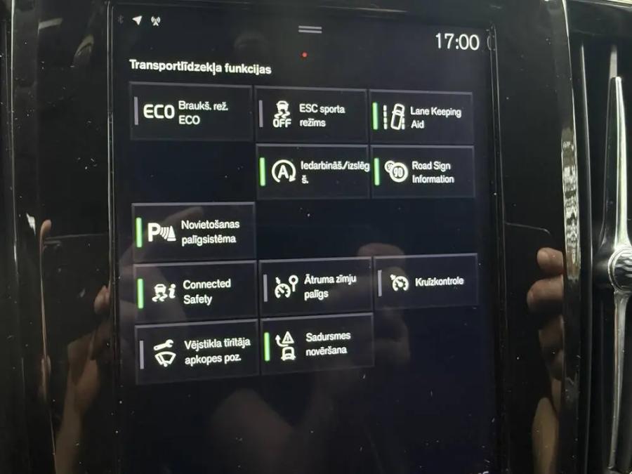 Black Volvo V90 2018 in Riga, with an engine capacity of 2.00 L and mileage of 164 thousand km for 13900 €, photo 22 on AUTOMOTO.COM.LV
