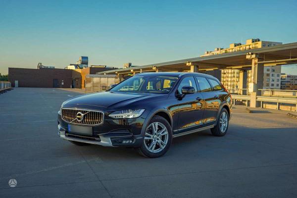 Melns Volvo V90 2018 Viļņa, ar dzinēja tilpumu 1.97 L un nobraukumu 146 tūkst. km par 22400 €, foto 1 vietnē AUTOMOTO.COM.LV