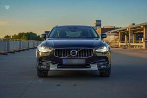 Black Volvo V90 2018 in Vilnius, with an engine capacity of 1.97 L and mileage of 146 thousand km for 22400 €, photo 3 on AUTOMOTO.COM.LV