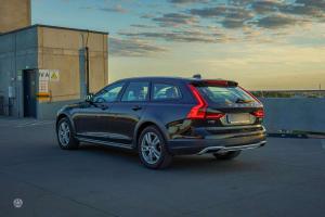 Black Volvo V90 2018 in Vilnius, with an engine capacity of 1.97 L and mileage of 146 thousand km for 22400 €, photo 6 on AUTOMOTO.COM.LV