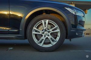 Black Volvo V90 2018 in Vilnius, with an engine capacity of 1.97 L and mileage of 146 thousand km for 22400 €, photo 9 on AUTOMOTO.COM.LV