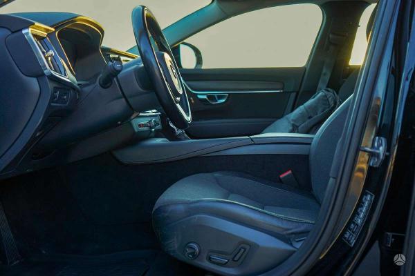 Melns Volvo V90 2018 Viļņa, ar dzinēja tilpumu 1.97 L un nobraukumu 146 tūkst. km par 22400 €, foto 9 vietnē AUTOMOTO.COM.LV