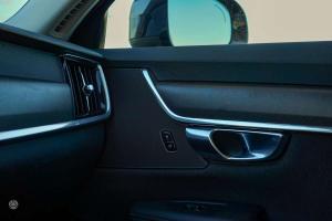 Black Volvo V90 2018 in Vilnius, with an engine capacity of 1.97 L and mileage of 146 thousand km for 22400 €, photo 14 on AUTOMOTO.COM.LV