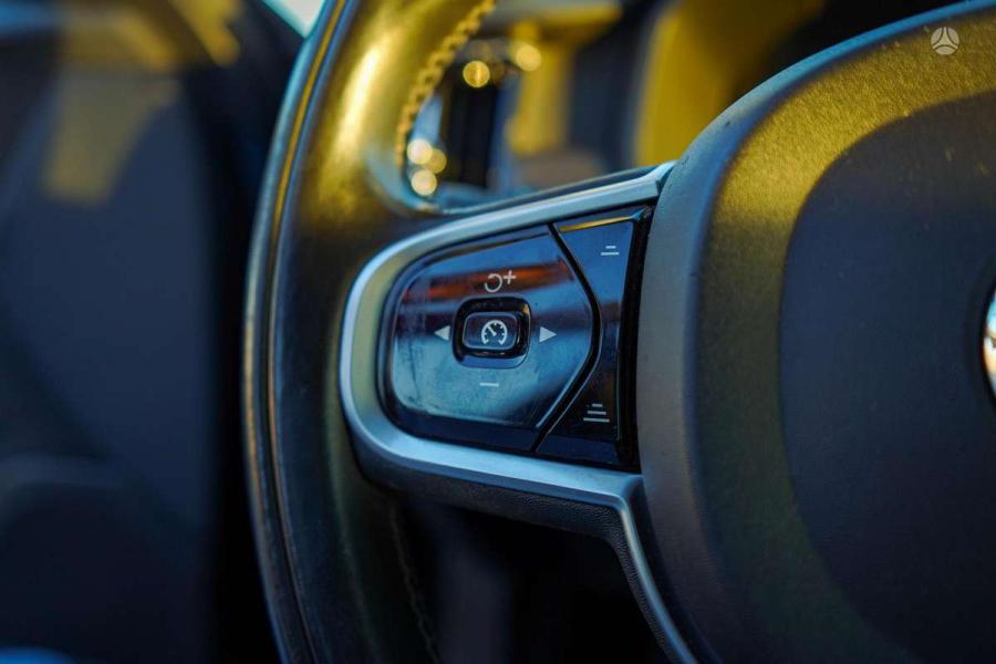 Black Volvo V90 2018 in Vilnius, with an engine capacity of 1.97 L and mileage of 146 thousand km for 22400 €, photo 16 on AUTOMOTO.COM.LV