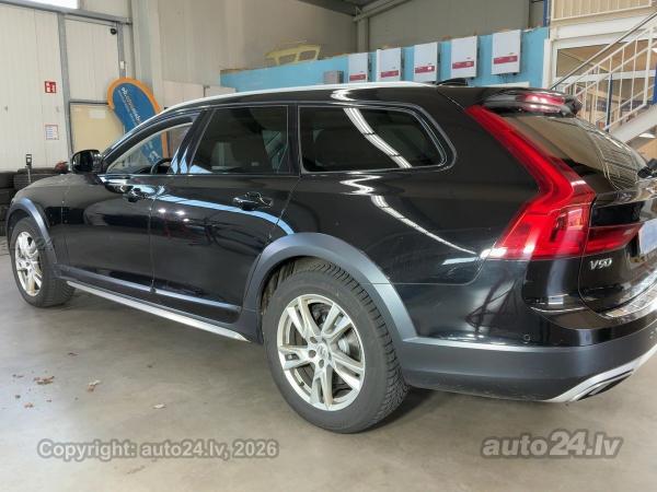 Melns Volvo V90 2018 Tallina, ar dzinēja tilpumu 2.00 L un nobraukumu 169 tūkst. km par 19990 €, foto 4 vietnē AUTOMOTO.COM.LV