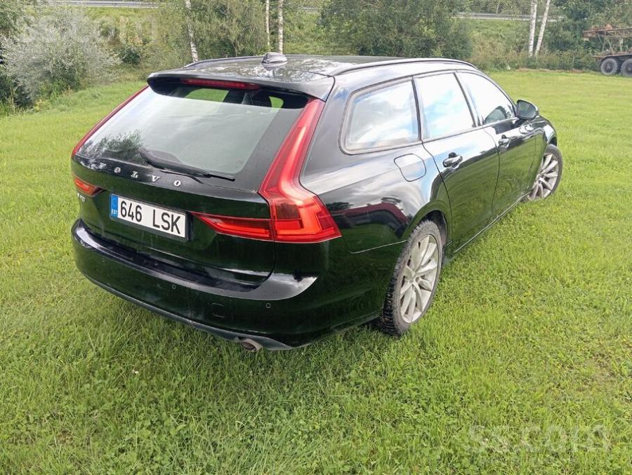 Melns Volvo V90 2018 Rīga, ar dzinēja tilpumu 2.00 L un nobraukumu 500 tūkst. km par 10500 €, foto 4 vietnē AUTOMOTO.COM.LV