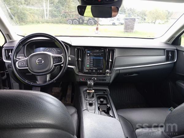 Black Volvo V90 2018 in Riga, with an engine capacity of 2.00 L and mileage of 500 thousand km for 10500 €, photo 5 on AUTOMOTO.COM.LV