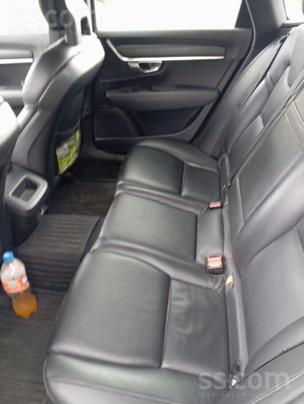 Black Volvo V90 2018 in Riga, with an engine capacity of 2.00 L and mileage of 500 thousand km for 10500 €, photo 6 on AUTOMOTO.COM.LV