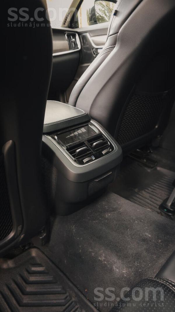 Melns Volvo V90 2018 Rīga, ar dzinēja tilpumu 2.00 L un nobraukumu 313 tūkst. km par 19999 €, foto 8 vietnē AUTOMOTO.COM.LV