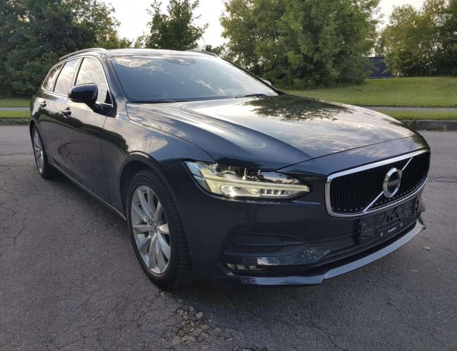 Black Volvo V90 2018 in Siauliai, with an engine capacity of 1.97 L and mileage of 330 thousand km for 12900 €, photo 1 on AUTOMOTO.COM.LV