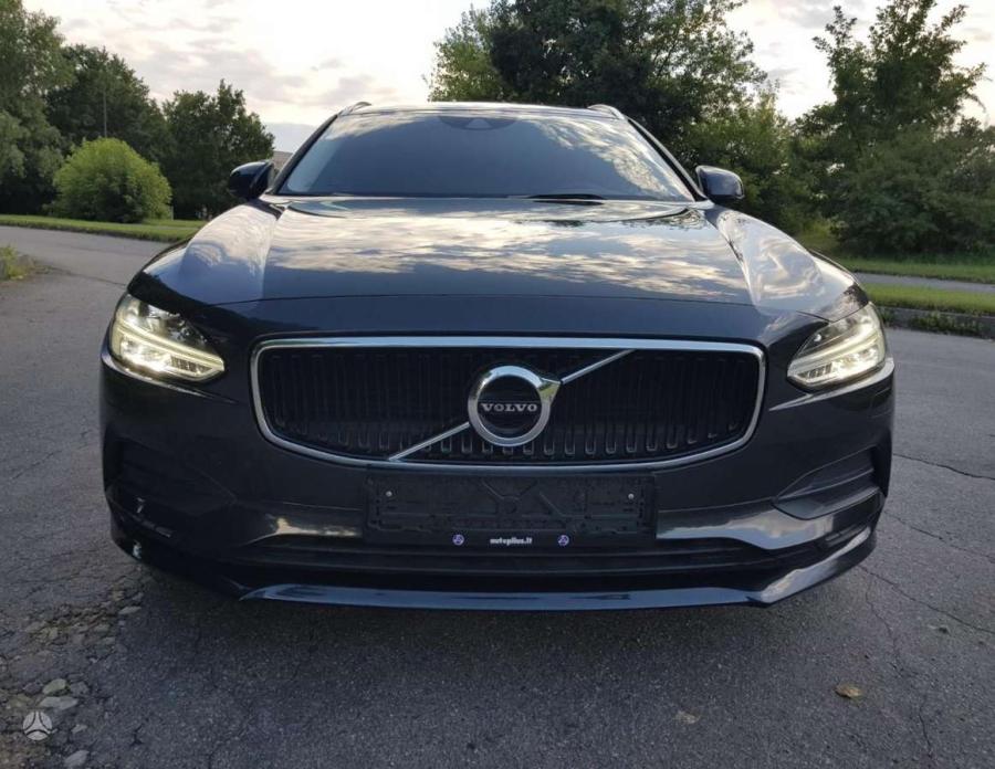 Black Volvo V90 2018 in Siauliai, with an engine capacity of 1.97 L and mileage of 330 thousand km for 12900 €, photo 3 on AUTOMOTO.COM.LV