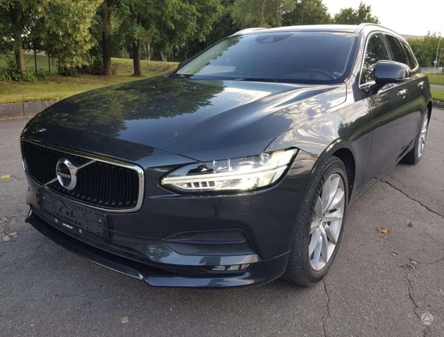 Black Volvo V90 2018 in Siauliai, with an engine capacity of 1.97 L and mileage of 330 thousand km for 12900 €, photo 4 on AUTOMOTO.COM.LV