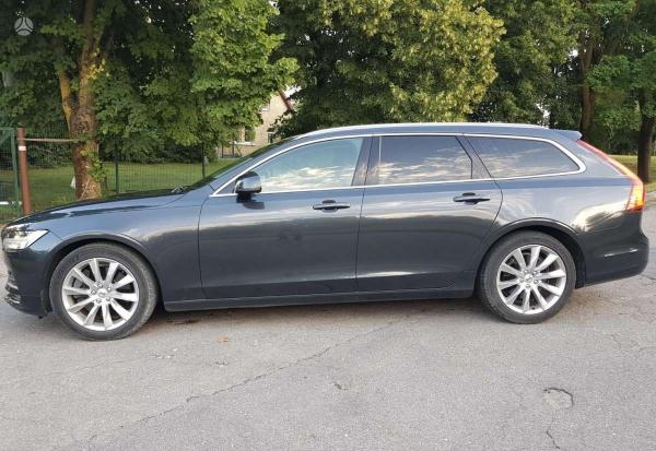 Black Volvo V90 2018 in Siauliai, with an engine capacity of 1.97 L and mileage of 330 thousand km for 12900 €, photo 7 on AUTOMOTO.COM.LV