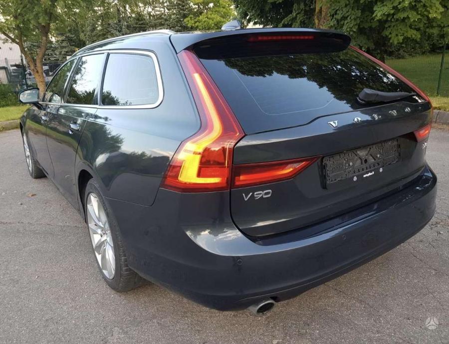 Black Volvo V90 2018 in Siauliai, with an engine capacity of 1.97 L and mileage of 330 thousand km for 12900 €, photo 9 on AUTOMOTO.COM.LV