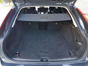 Black Volvo V90 2018 in Siauliai, with an engine capacity of 1.97 L and mileage of 330 thousand km for 12900 €, photo 14 on AUTOMOTO.COM.LV