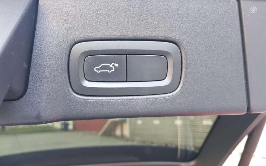 Black Volvo V90 2018 in Siauliai, with an engine capacity of 1.97 L and mileage of 330 thousand km for 12900 €, photo 15 on AUTOMOTO.COM.LV