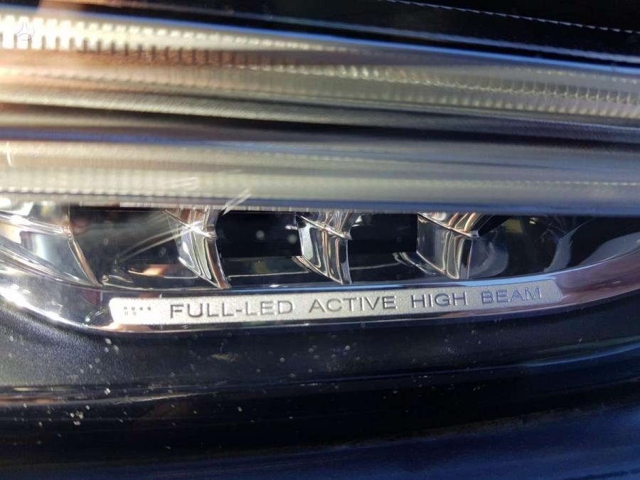 Black Volvo V90 2018 in Siauliai, with an engine capacity of 1.97 L and mileage of 330 thousand km for 12900 €, photo 17 on AUTOMOTO.COM.LV