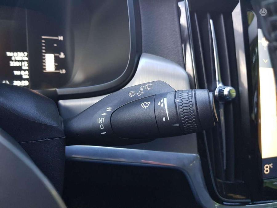 Black Volvo V90 2018 in Siauliai, with an engine capacity of 1.97 L and mileage of 330 thousand km for 12900 €, photo 19 on AUTOMOTO.COM.LV