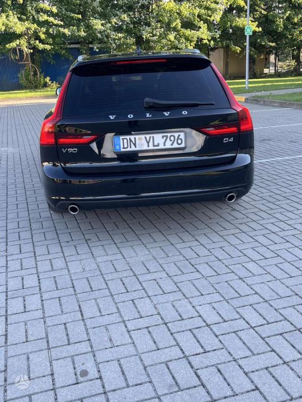 Black Volvo V90 2018 in Sakiai, with an engine capacity of 2.00 L and mileage of 275 thousand km for 14800 €, photo 6 on AUTOMOTO.COM.LV