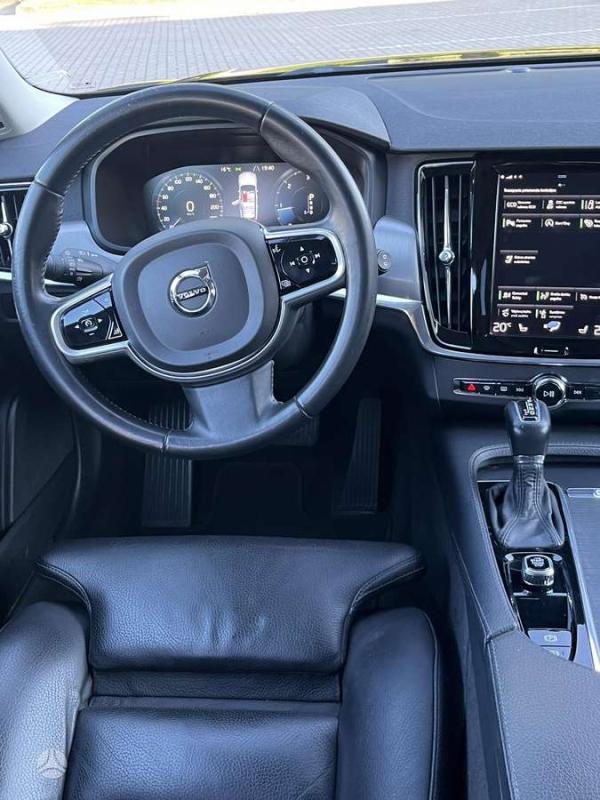 Black Volvo V90 2018 in Sakiai, with an engine capacity of 2.00 L and mileage of 275 thousand km for 14800 €, photo 8 on AUTOMOTO.COM.LV