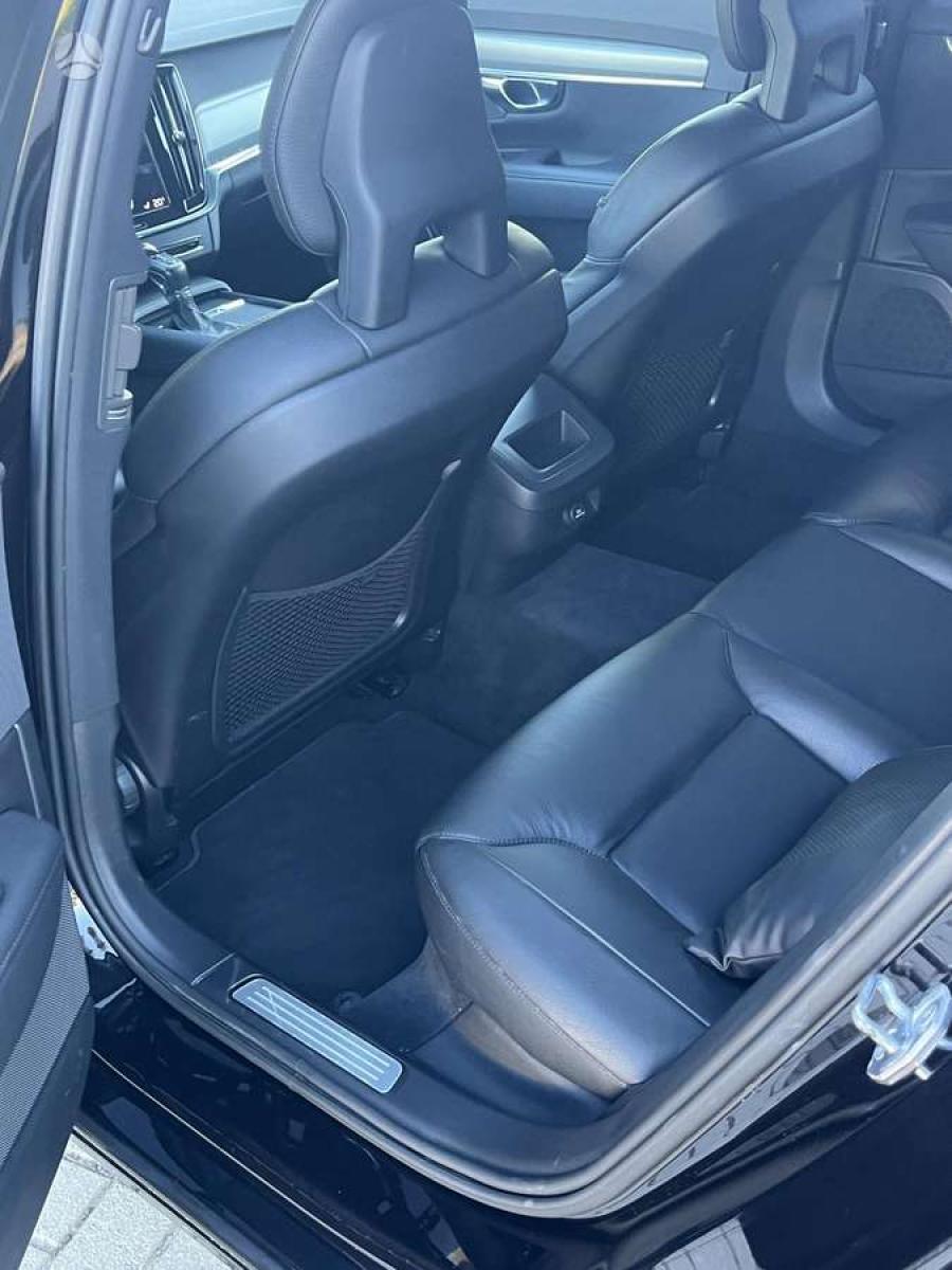Melns Volvo V90 2018 Šakiai, ar dzinēja tilpumu 2.00 L un nobraukumu 275 tūkst. km par 14800 €, foto 13 vietnē AUTOMOTO.COM.LV