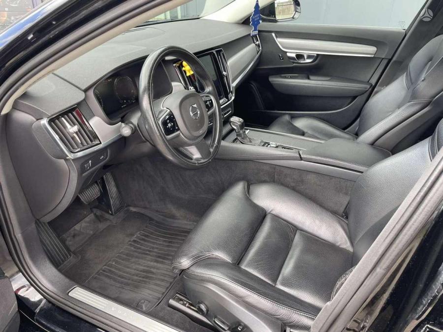 Black Volvo V90 2018 in Siauliai, with an engine capacity of 2.00 L and mileage of 0 thousand km for 11500 €, photo 13 on AUTOMOTO.COM.LV