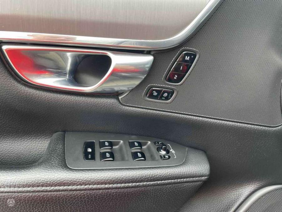 Black Volvo V90 2018 in Siauliai, with an engine capacity of 2.00 L and mileage of 0 thousand km for 11500 €, photo 18 on AUTOMOTO.COM.LV