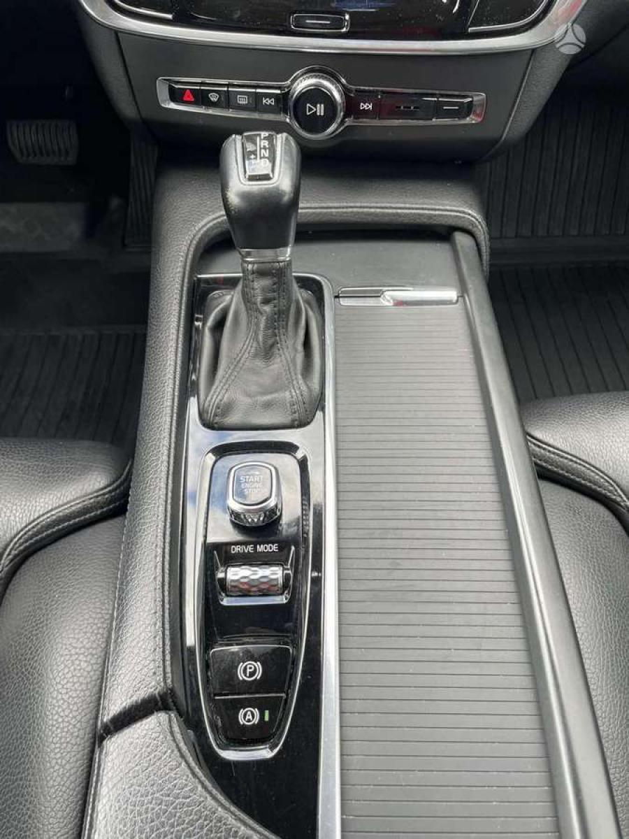 Black Volvo V90 2018 in Siauliai, with an engine capacity of 2.00 L and mileage of 0 thousand km for 11500 €, photo 19 on AUTOMOTO.COM.LV