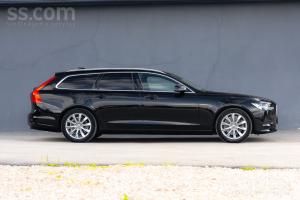 Black Volvo V90 2018 in Jelgava, with an engine capacity of 2.00 L and mileage of 216 thousand km for 19000 €, photo 5 on AUTOMOTO.COM.LV