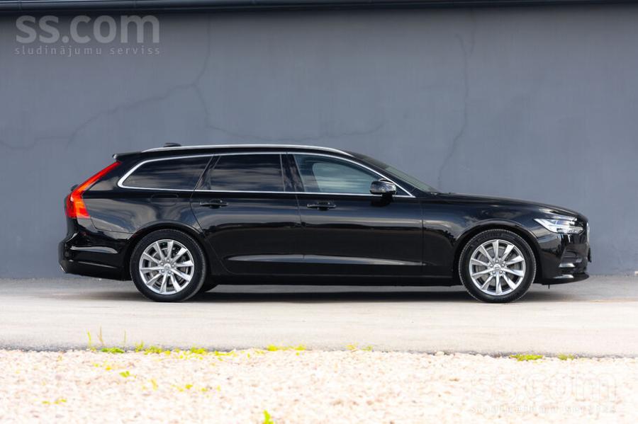 Black Volvo V90 2018 in Jelgava, with an engine capacity of 2.00 L and mileage of 216 thousand km for 19000 €, photo 5 on AUTOMOTO.COM.LV