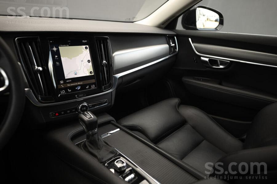 Black Volvo V90 2018 in Jelgava, with an engine capacity of 2.00 L and mileage of 216 thousand km for 19000 €, photo 10 on AUTOMOTO.COM.LV