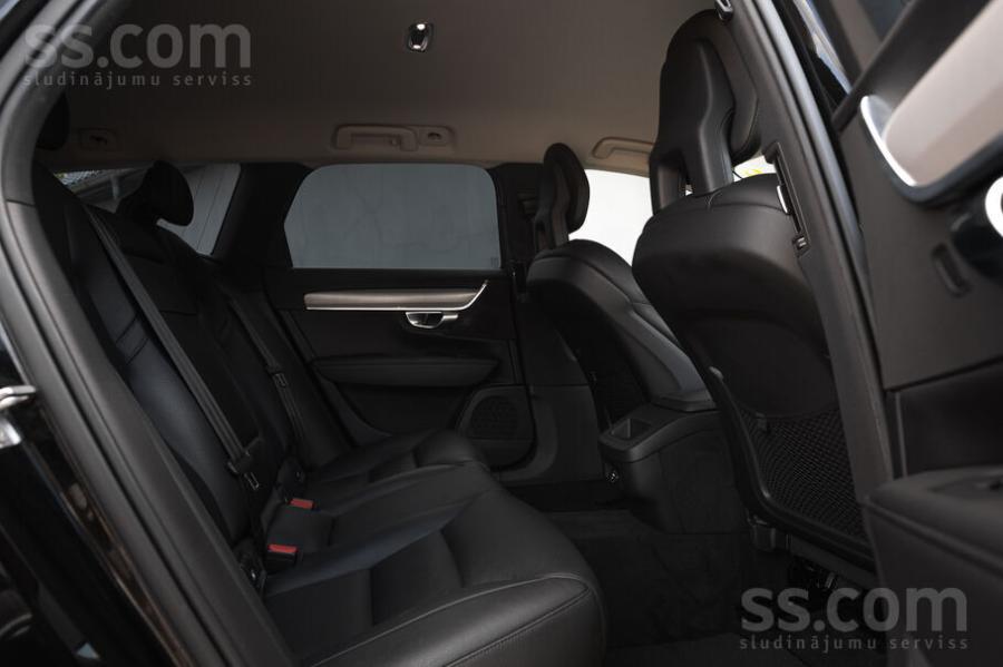 Black Volvo V90 2018 in Jelgava, with an engine capacity of 2.00 L and mileage of 216 thousand km for 19000 €, photo 12 on AUTOMOTO.COM.LV