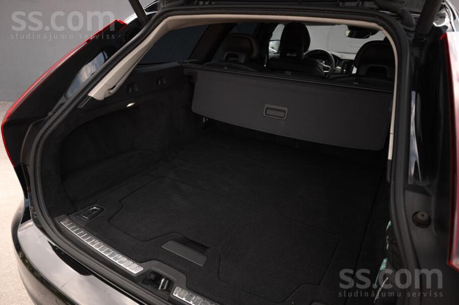 Black Volvo V90 2018 in Jelgava, with an engine capacity of 2.00 L and mileage of 216 thousand km for 19000 €, photo 13 on AUTOMOTO.COM.LV