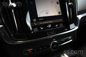 Black Volvo V90 2018 in Jelgava, with an engine capacity of 2.00 L and mileage of 216 thousand km for 19000 €, photo 19 on AUTOMOTO.COM.LV